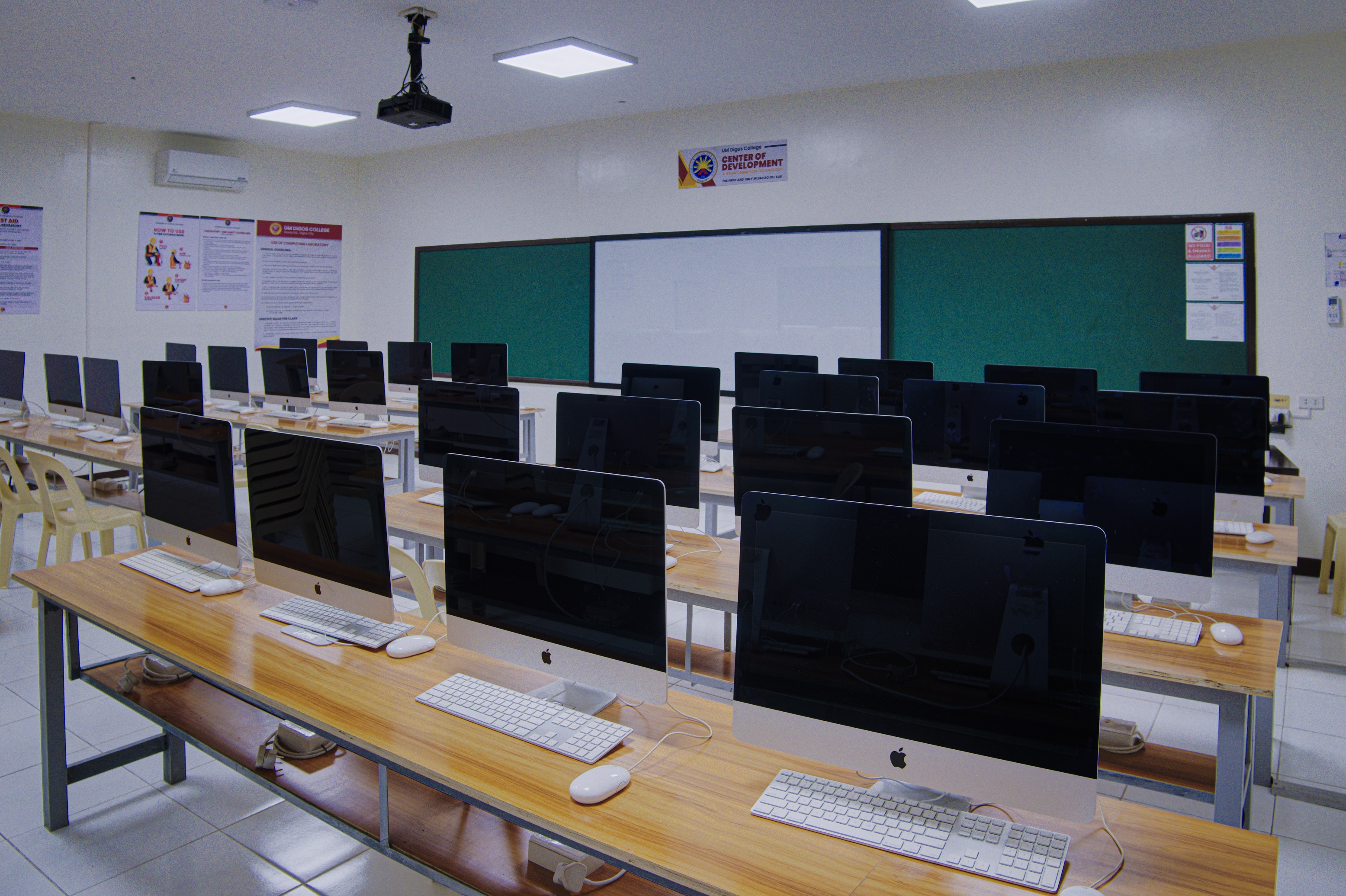 UM Digos College