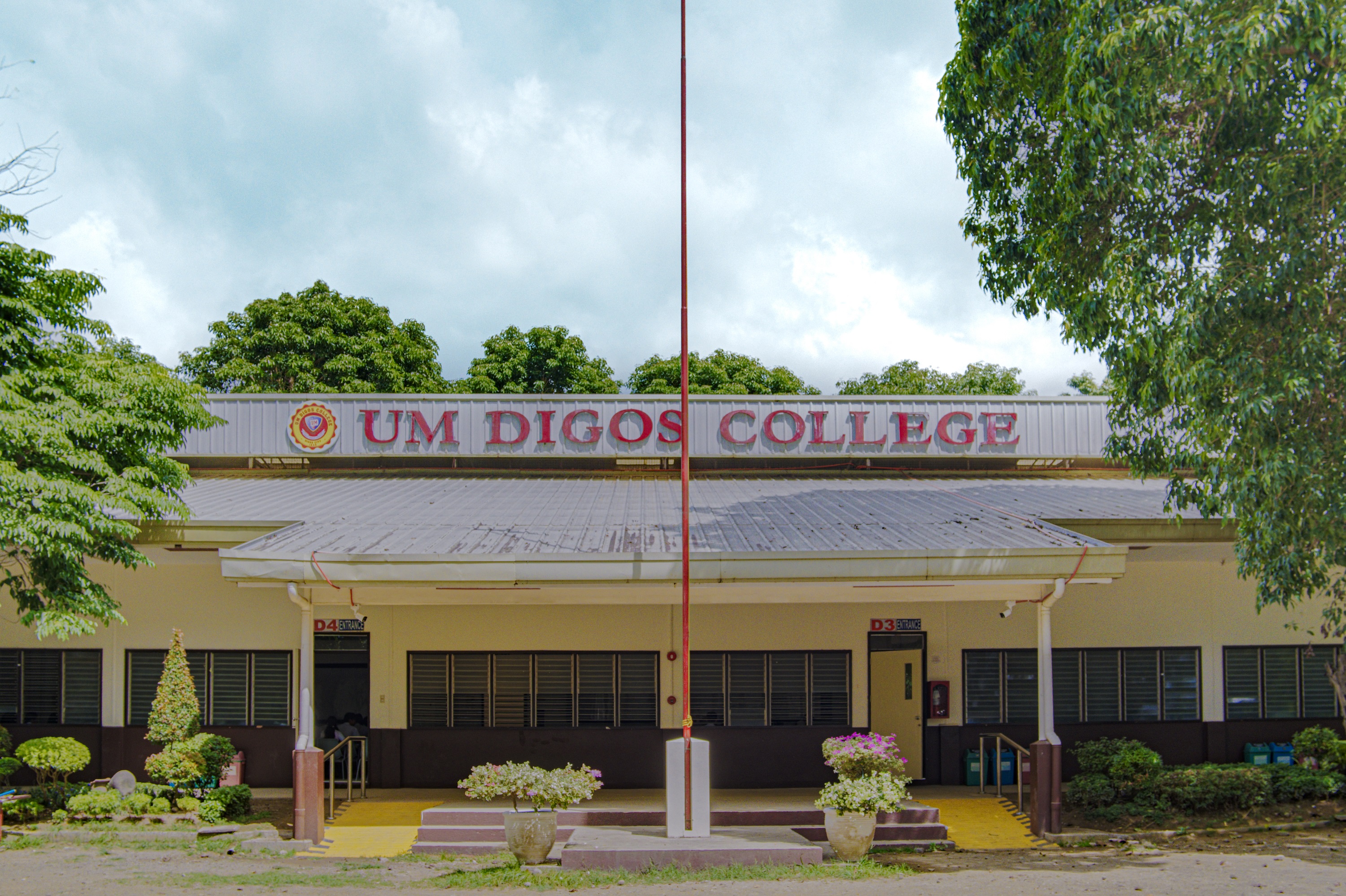 UM Digos College